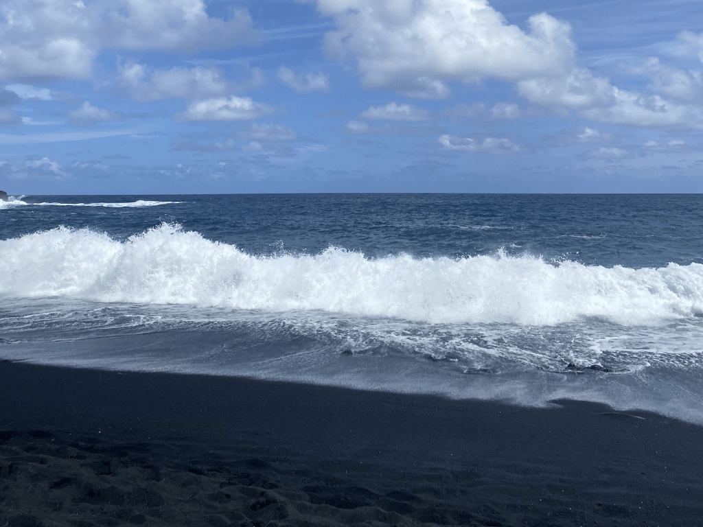 6 Gorgeous Black Sand Beaches to Visit on the Big Island of Hawaii ...